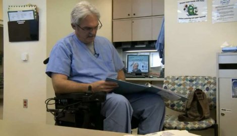 L’incroyable histoire de Ted Rummel, un chirurgien paralysé qui ...